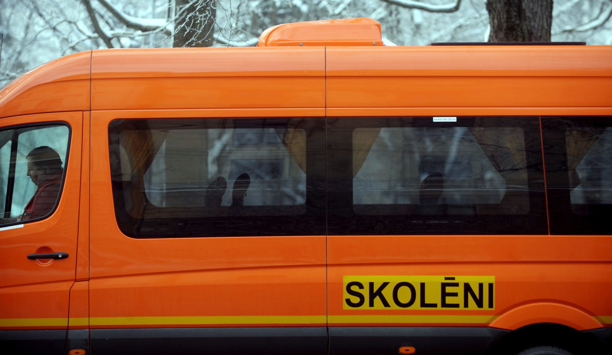 Skolēni Bauskas novadā autobusos brauc bez drošības jostām ...